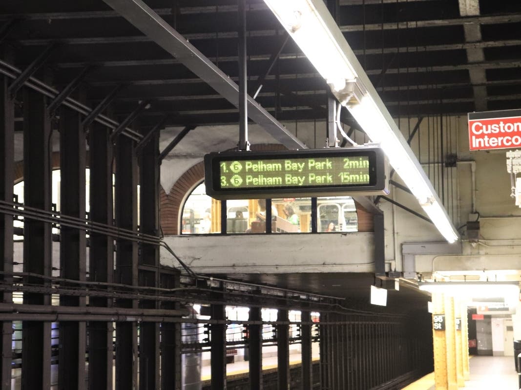Lexington Avenue Subway Travels Back To 2006 With Clock Outage: MTA ...