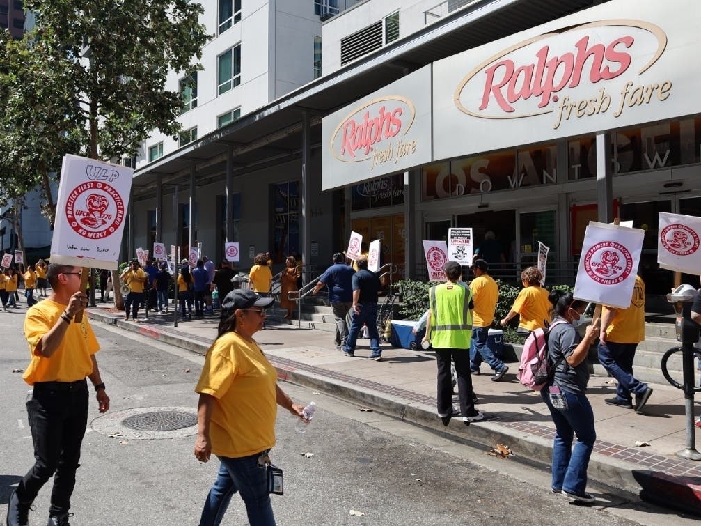 45,000 Strike-Ready Grocery Workers Weigh Next Move As Negotiators Make ...
