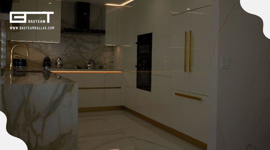 10 Custom Kitchen Cabinet Designs That Maximize Storage in Small ...