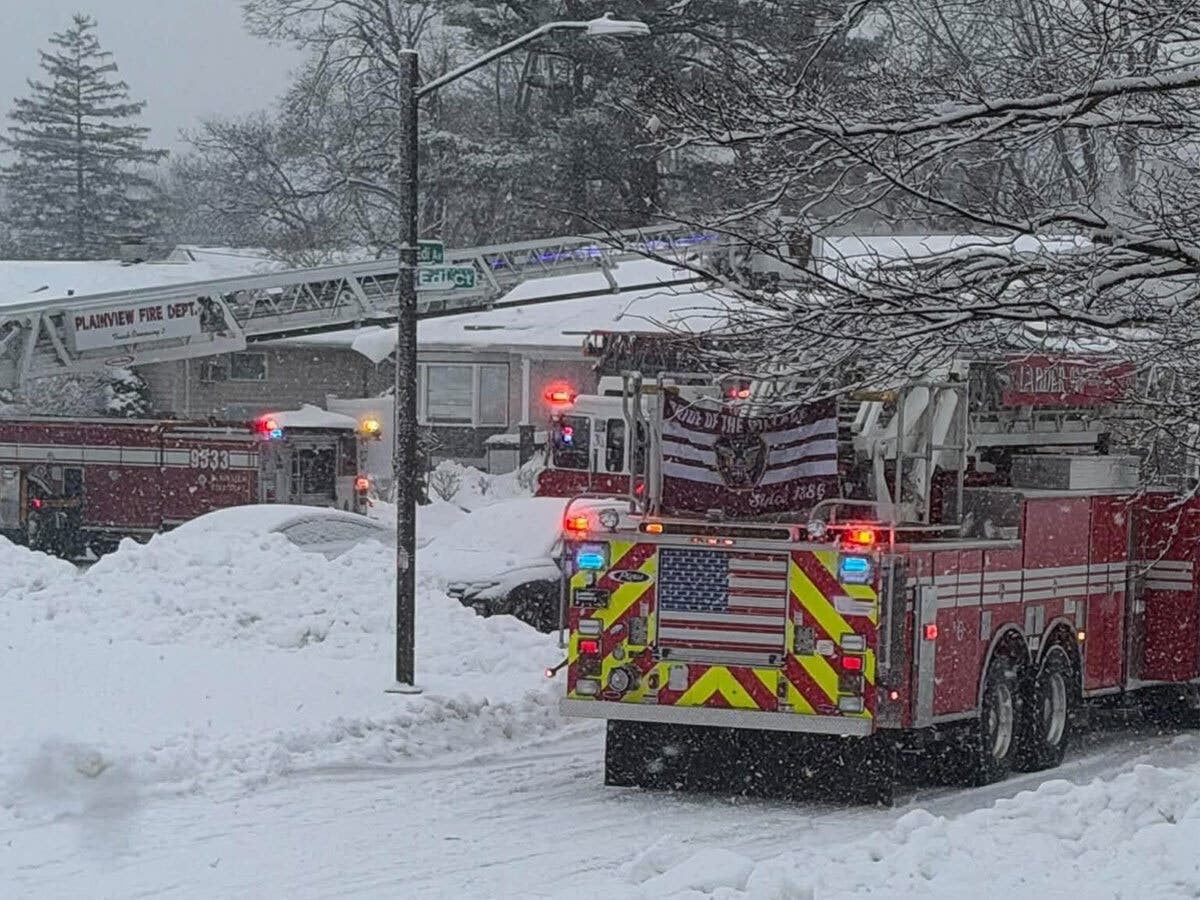 Man Yells At Firefighters Battling House Fire For 'Blocking Road ...