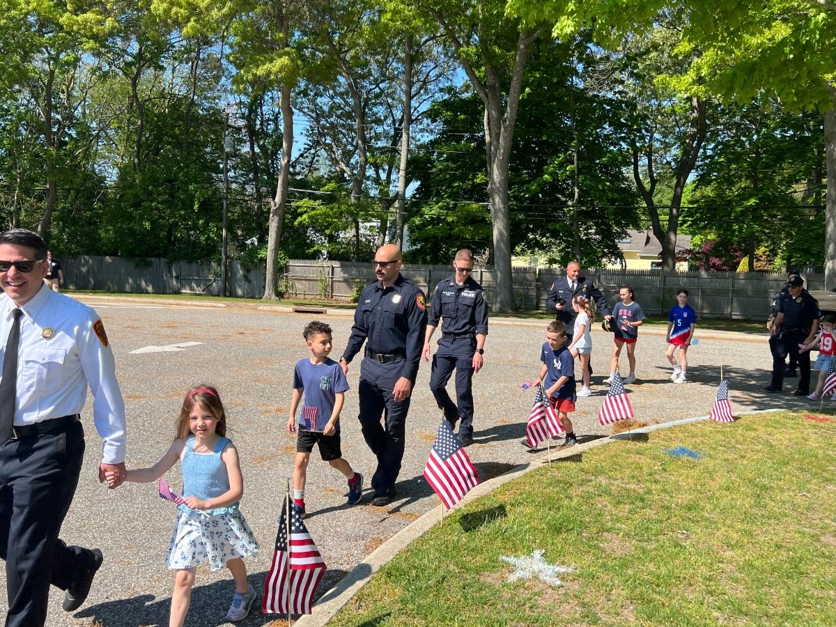 Sayville Students Cheer Local Heroes At First Responder Parade ...