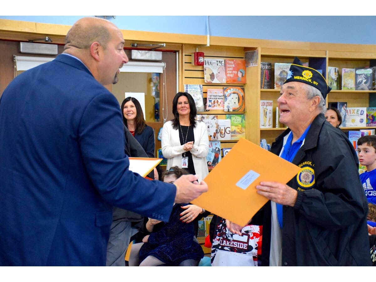 Koslow, Rhoads Join Lakeside School For Veterans Day Ceremony: Photos ...