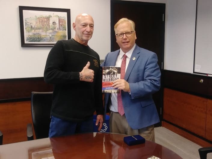 Ralph Friedman, NYPD's most decorated detective visits city hall ...