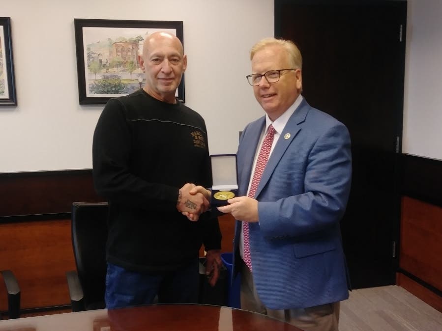 Ralph Friedman, NYPD's most decorated detective visits city hall ...