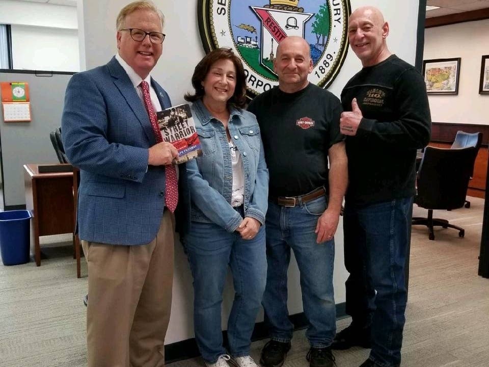 Ralph Friedman, NYPD's most decorated detective visits city hall ...
