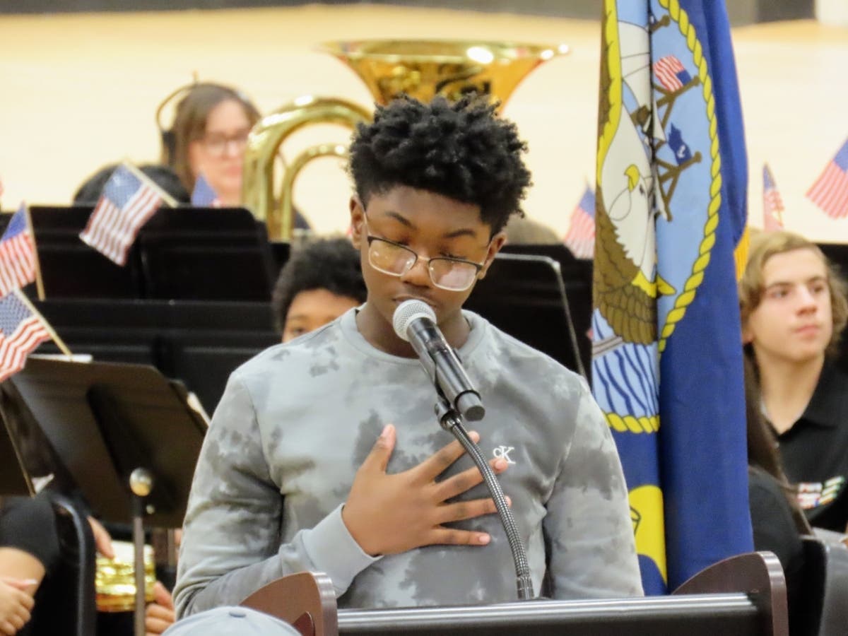 Oak Lawn-Hometown Middle School Hosts Veterans Day Tribute | Oak Lawn ...