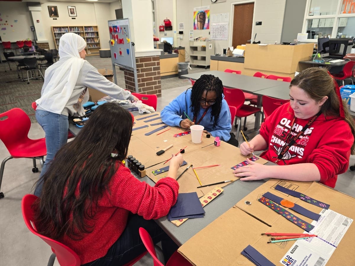 Oak Lawn-Hometown Middle School Students Upcycle Airline Seats | Oak ...