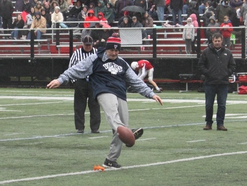 A Thanksgiving Football Tradition: Wakefield vs Melrose | Wakefield, MA ...