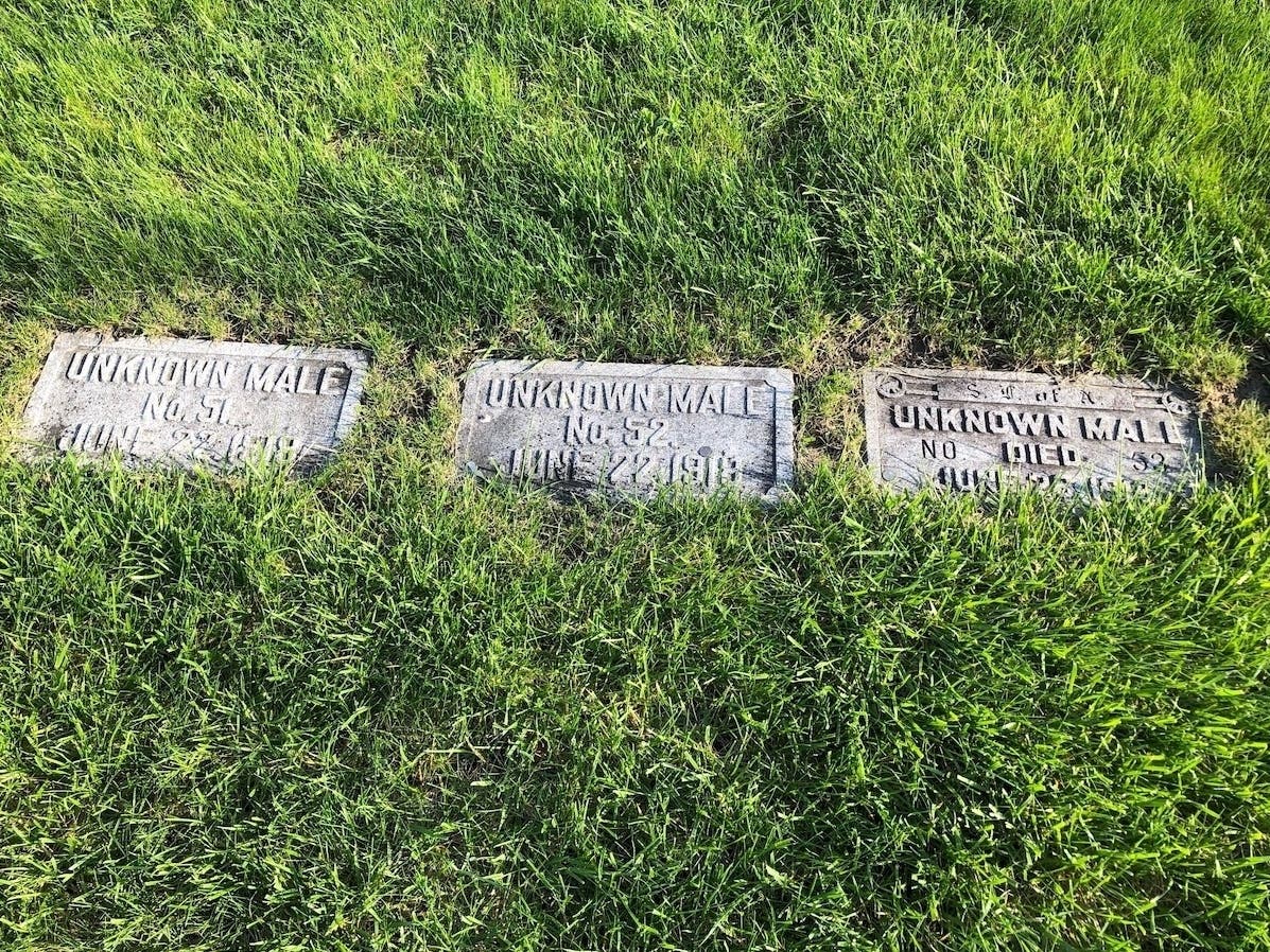 Ghost Tour Explores Chicago's Clown Cemetery 'Showmen's Rest' | Chicago ...
