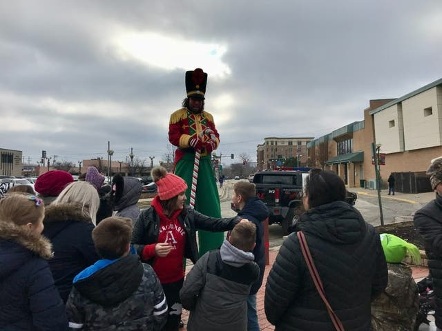 A Conversation With The 'World's Tallest Elf' | Oak Lawn, IL Patch