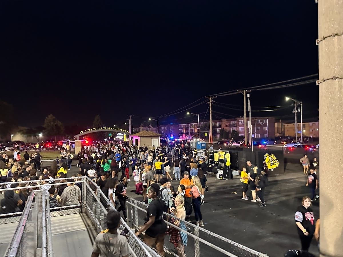 2 Teens Arrested In Bleacher Brawl At Richards-Oak Lawn Football Game ...