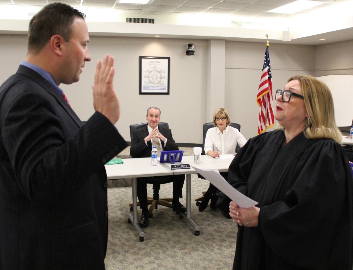 Judge Dickler administers oath for D218 Board members | Oak Lawn, IL Patch