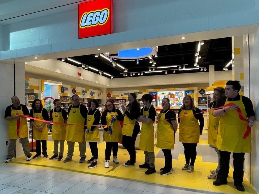 New Hampshire LEGO Store Celebrates Official Grand Opening | Nashua, NH ...