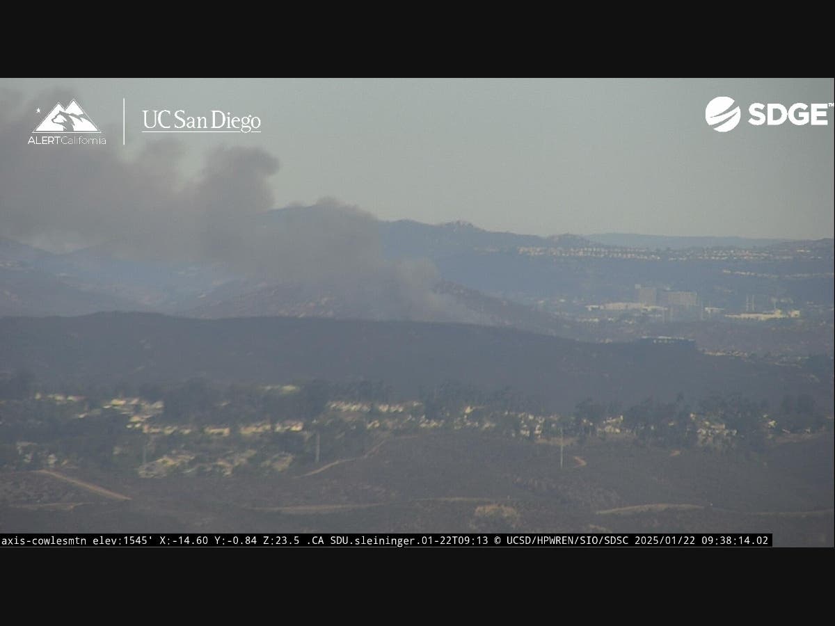 Bernardo Fire Forces Evacuations, Threatens Homes In Rancho Bernardo ...