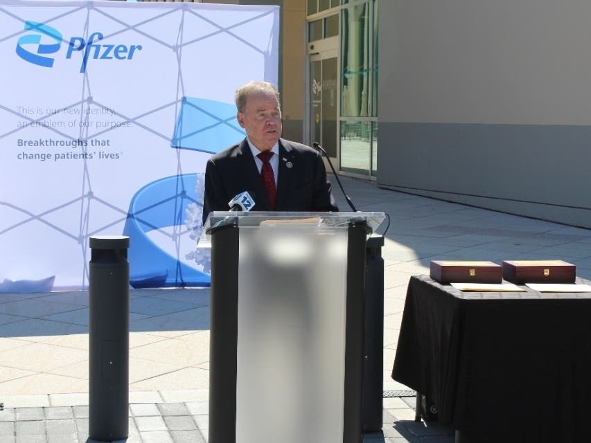 Day Awards Keys To Rockland County To Pfizer Employees | Pearl River ...