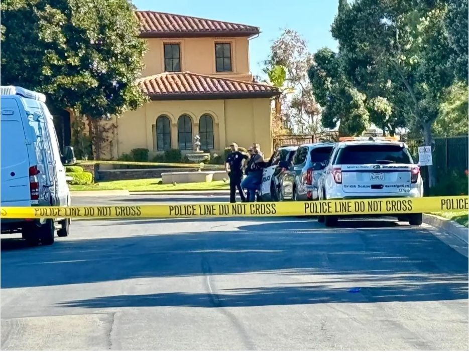 House Built On Side Of Freeway | TV Star Busted | Major Chain Closure ...