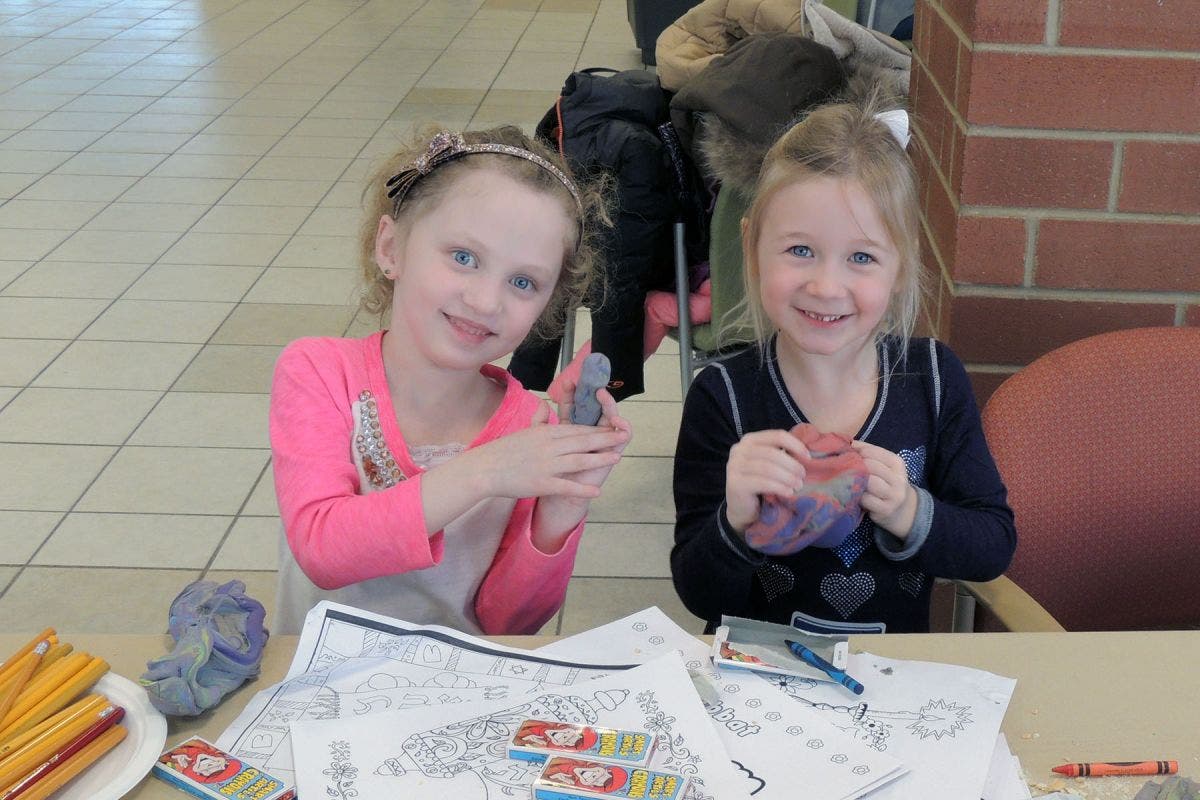 Scarsdale families visit Sarah Neuman Center and Bake Challot ...
