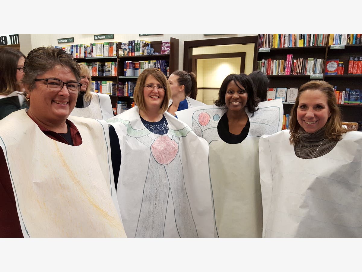 Willow Creek School "Readers Theater" performs at Barnes & Noble ...