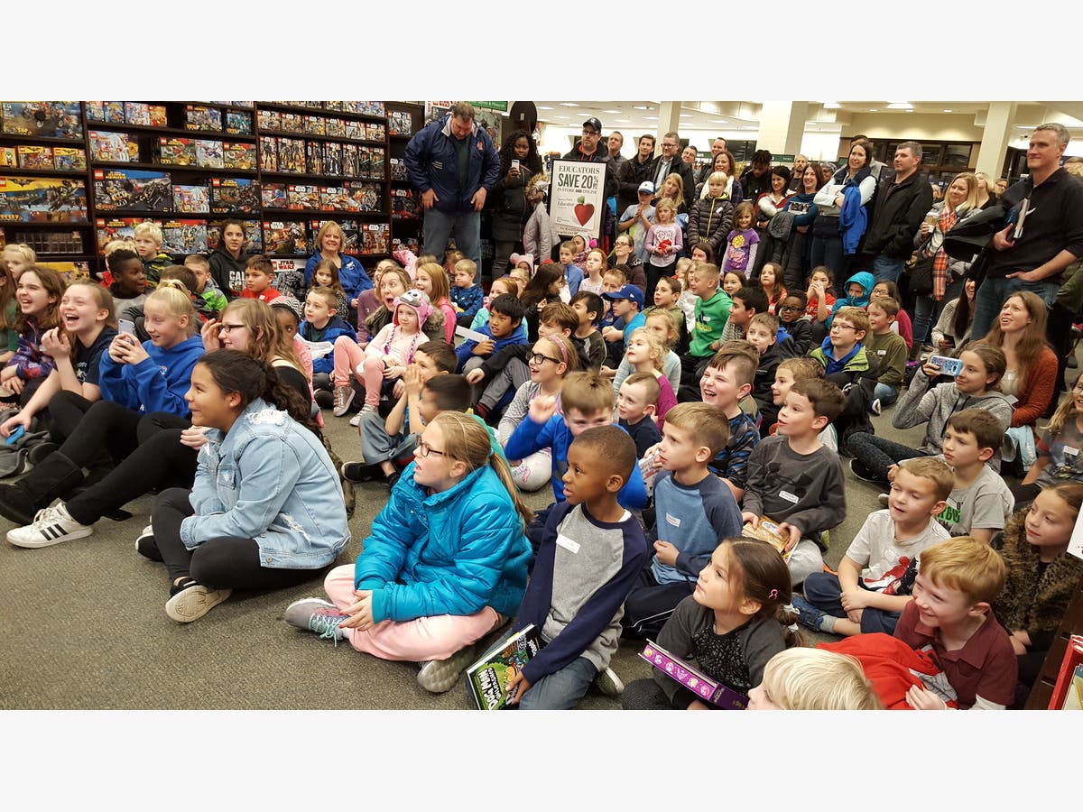 Willow Creek School "Readers Theater" performs at Barnes & Noble ...