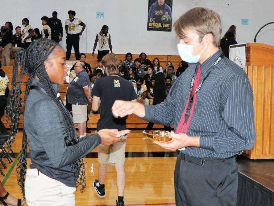 Marian Catholic Celebrates Start Of Year With All-School Mass | Chicago ...
