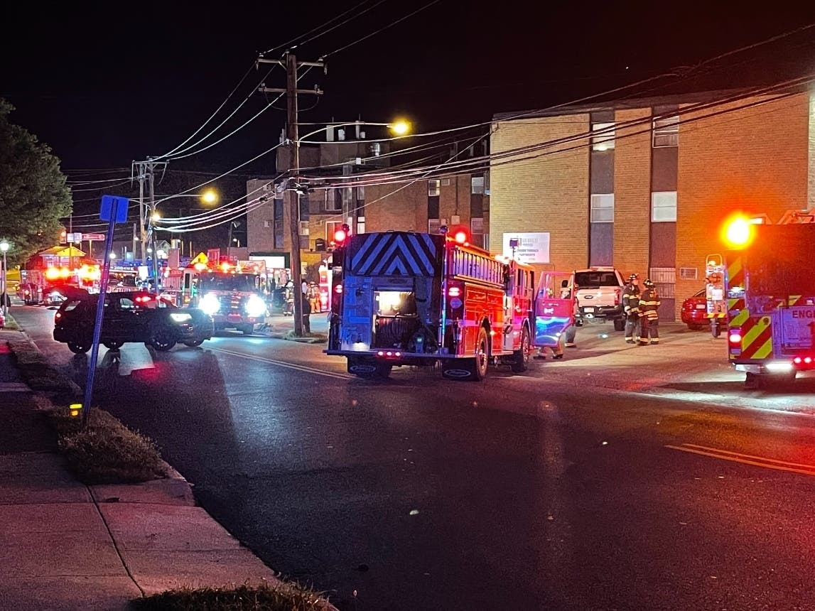 Firefighters Battle Blaze At Abington Apartment Complex | Abington, PA ...