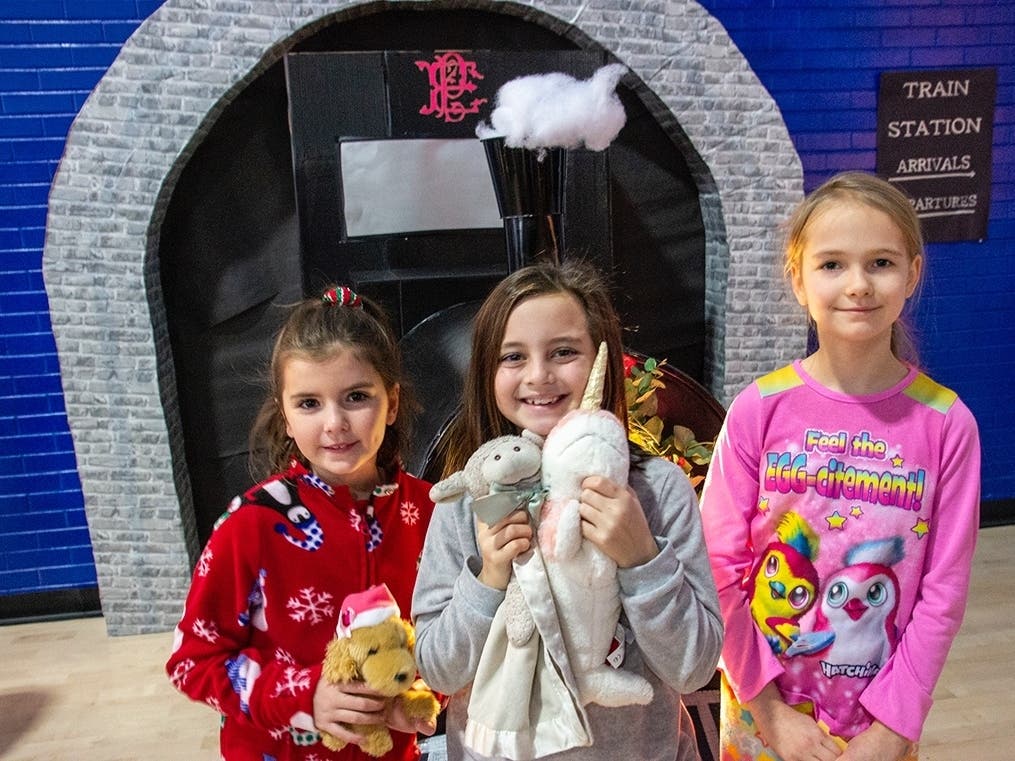 Art Teacher Mrs. Muckle Brings Polar Express to ESCA Students ...