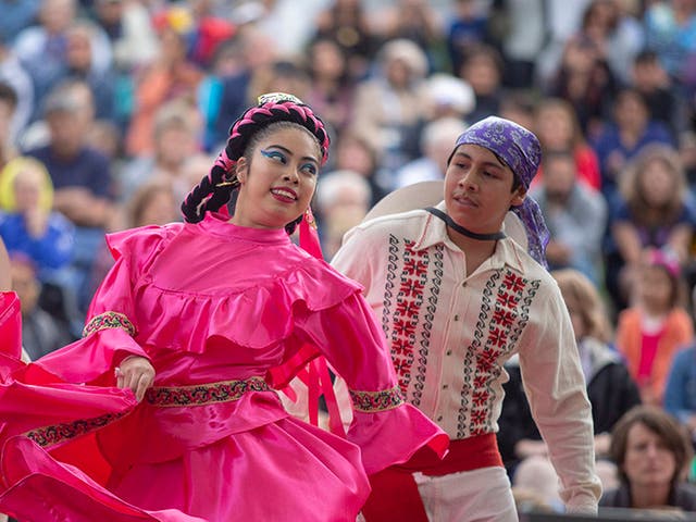 Frida Fest Crowds Celebrate Famed Artist as Countdown to 2020 | Glen ...